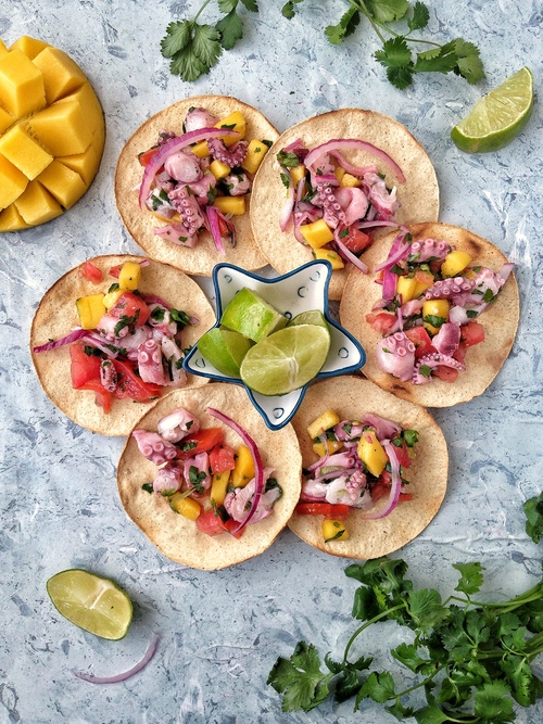 Tostadas de ceviche de pulpo con mango, cebiche