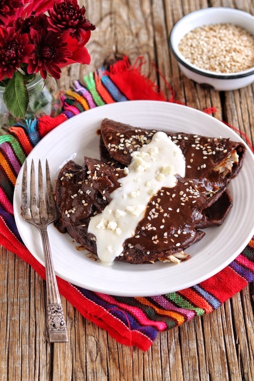 Receta de enmoladas estilo poblano con pollo deshebrado